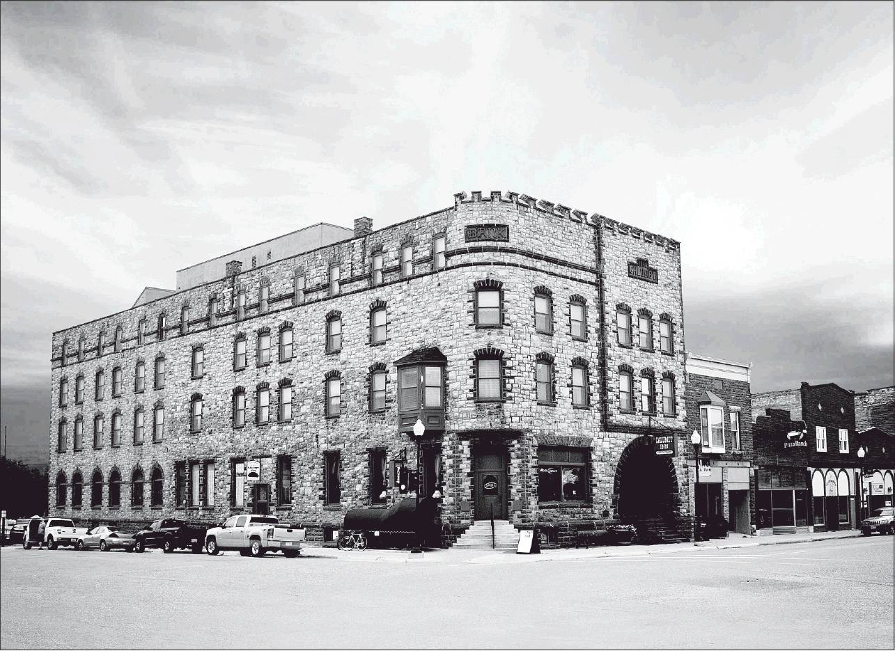 Ghosts abound in the Historic Calumet Inn - Paranormal Roadtripper